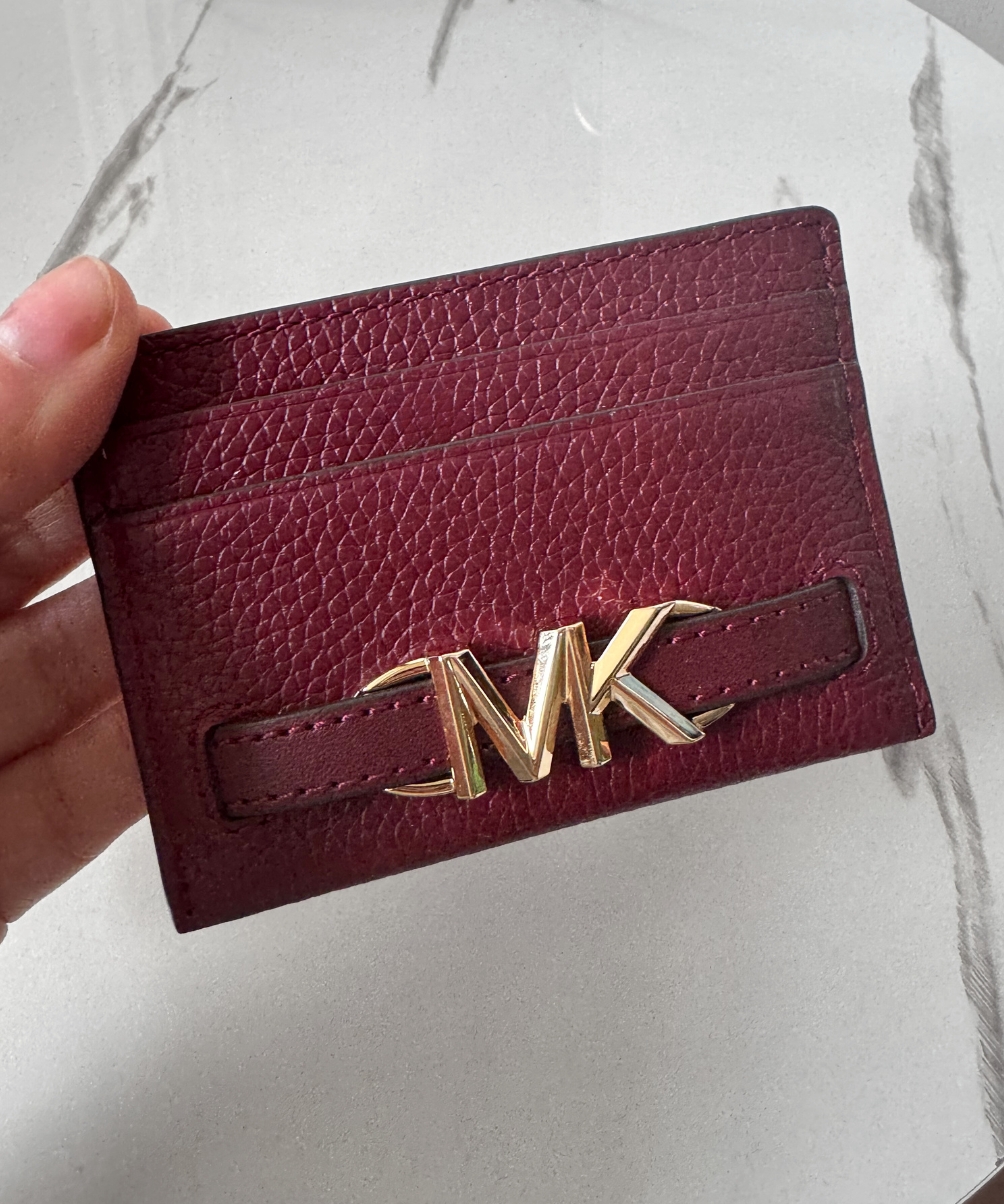 Tarjeto Michael Kors Reed ( Card Holder) Dark Cherry - TrendStore