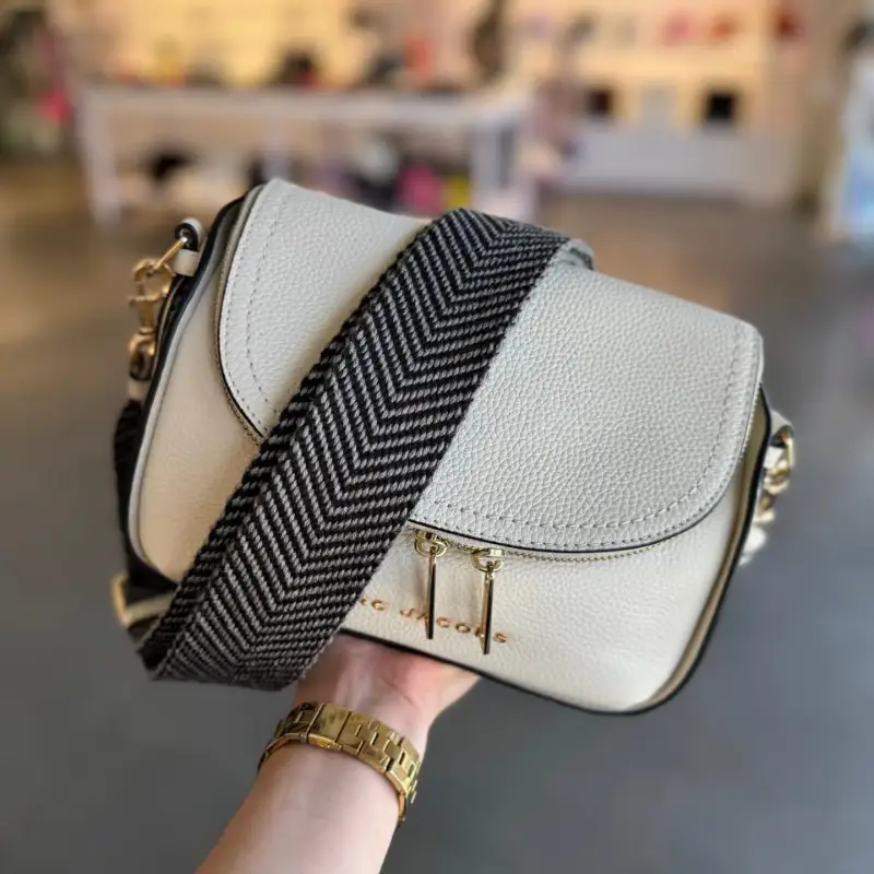 CROSSBODY MARC JACOBS – THE GROOVE CREMA – TRENDSTORE CHILE